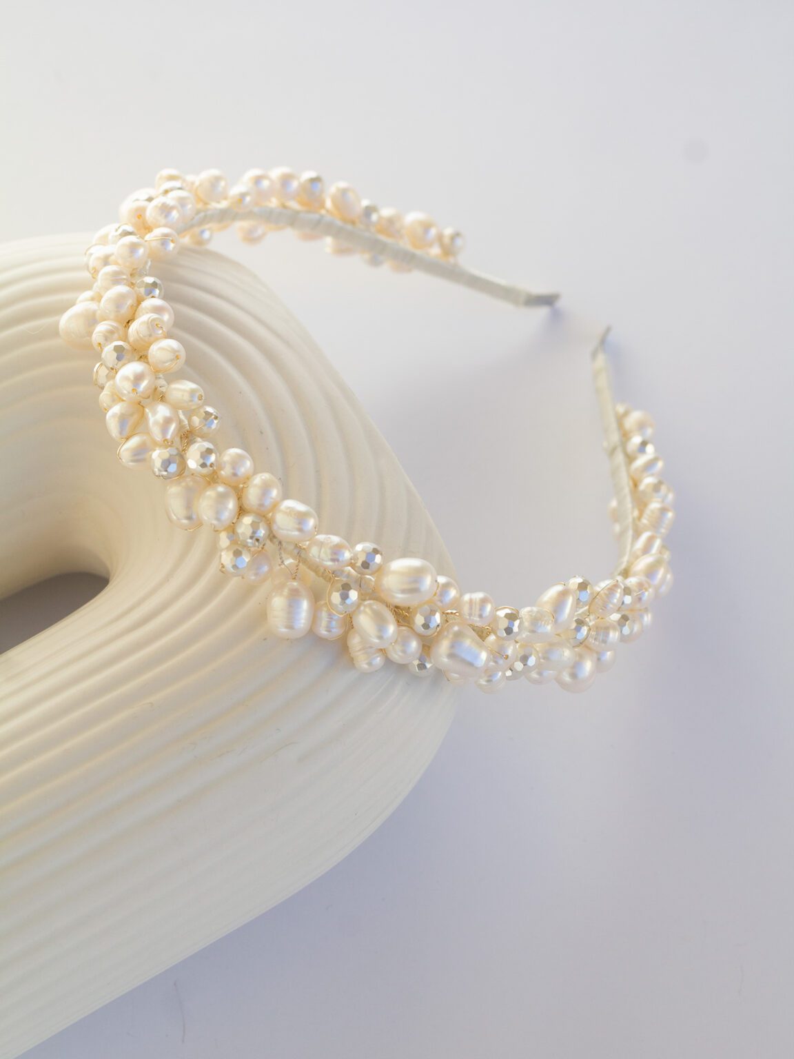 Larrier Studio Diadema de perlas